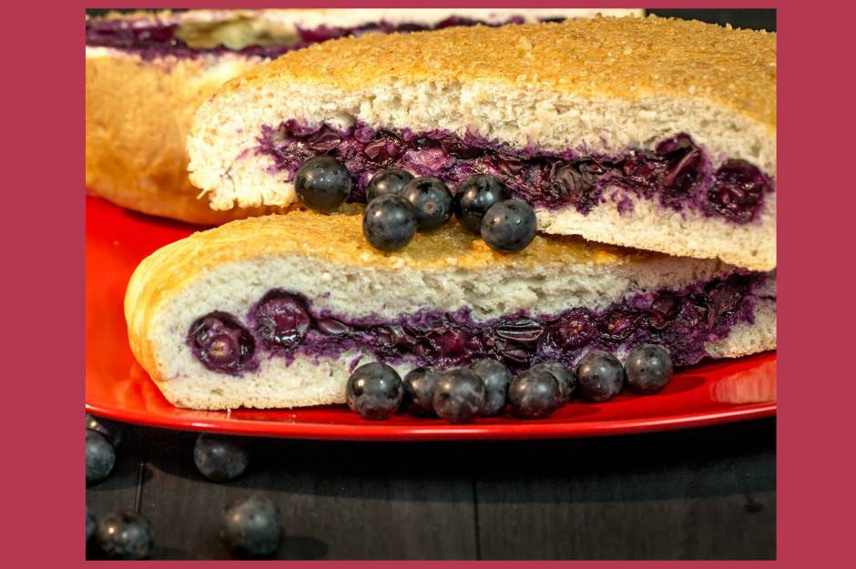 Come preparare la focaccia dolce con uva fragola Come preparare la focaccia dolce con uva fragola