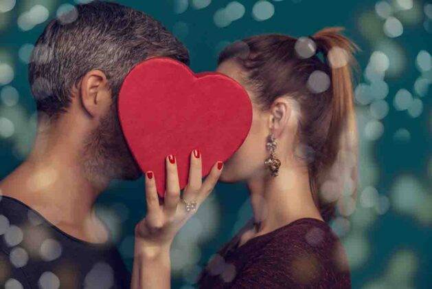 Cosa fa un uomo innamorato? Scopri 6 gesti tipici comuni