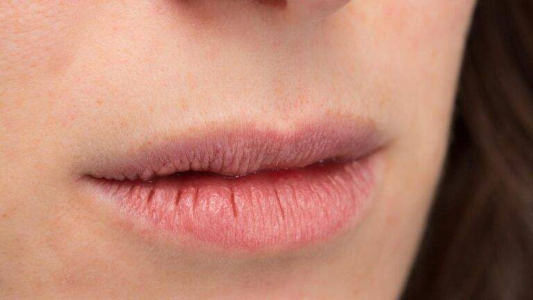 Bocca secca di notte: ecco le cause e i rimedi naturali