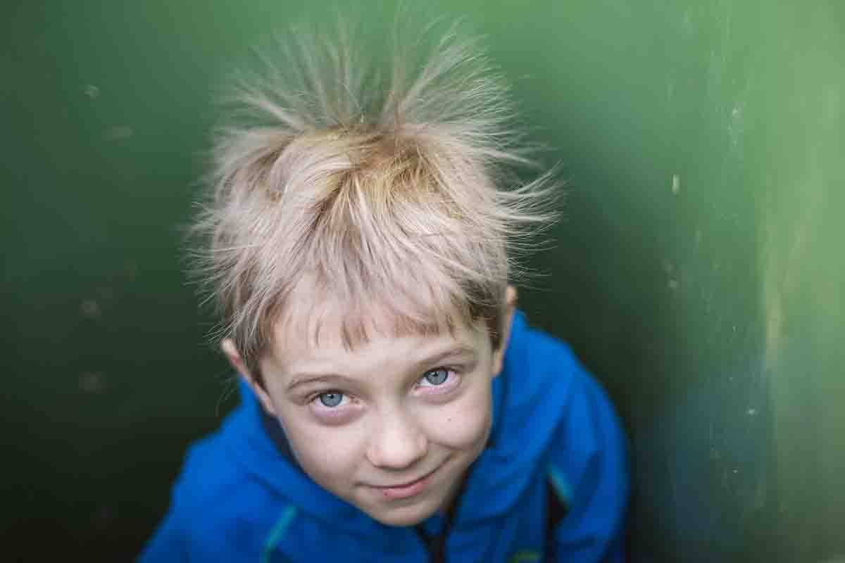 Perchè alcune persone ci danno la scossa elettrica?