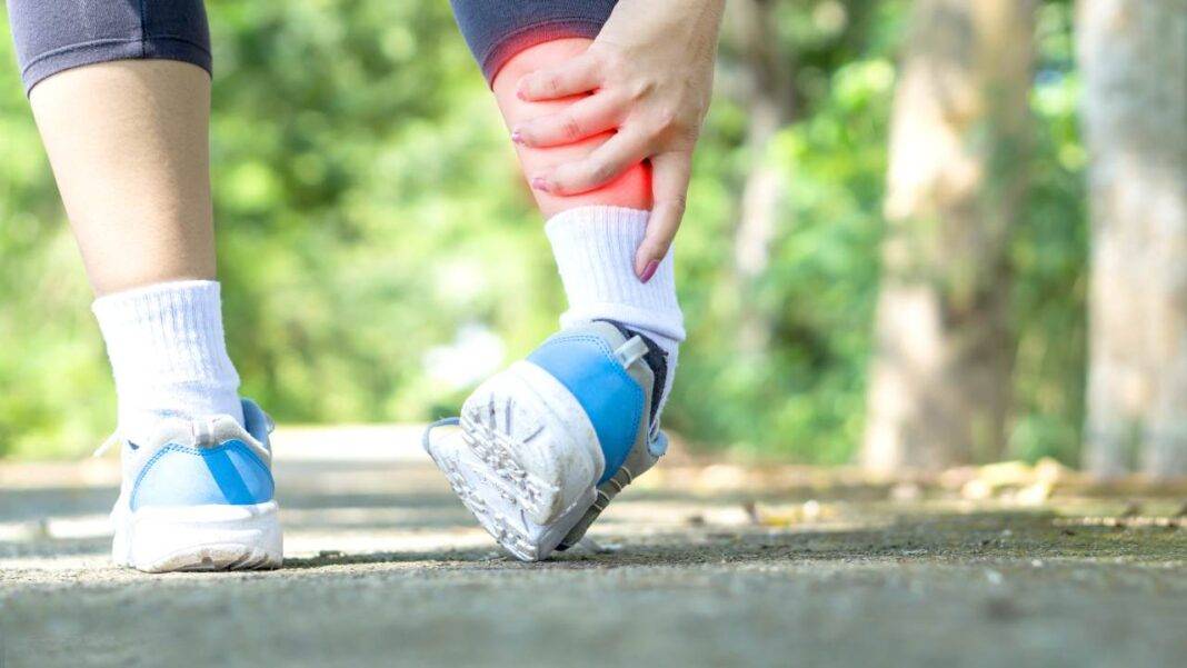 Dolore piede: come si presenta, cause, rivolgersi medico