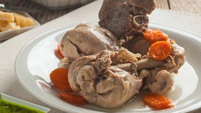 Pollo lesso avanzato? Ecco le ricette per riutilizzarlo