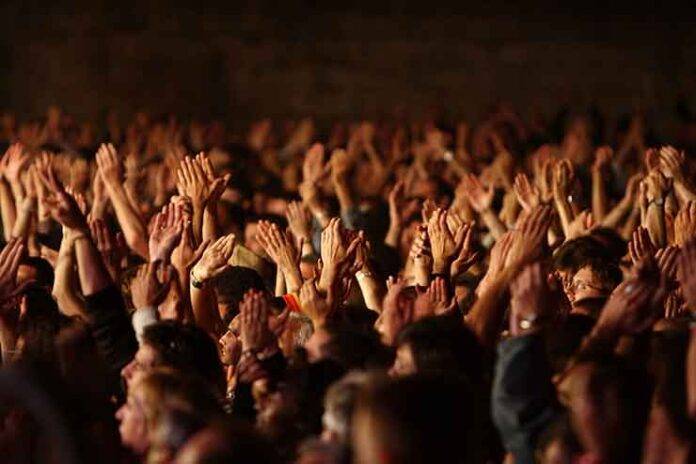 Qual è l'origine dell'applauso? Come e quando è nato?