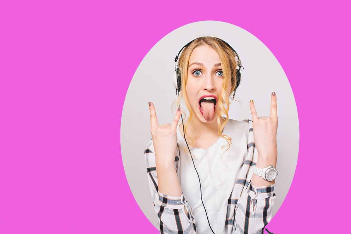 Perché i cantanti di musica rock fanno il gesto delle corna?