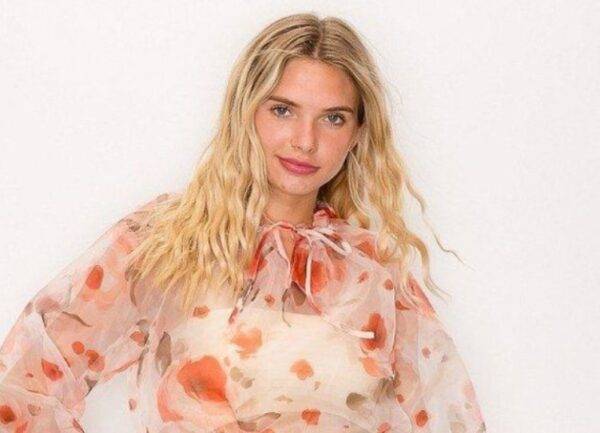 Come vestirsi se si hanno le spalle strette? Tutti i consigli