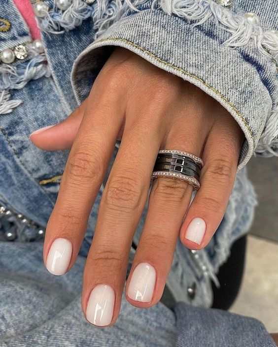 Pensi che le unghie corte non possano prestarsi a manicure glamour ...